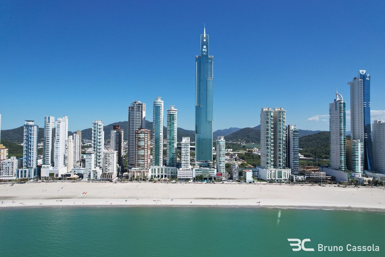 ONE TOWER: Mobiliado, 4 suítes, 4 vagas, vista do mar