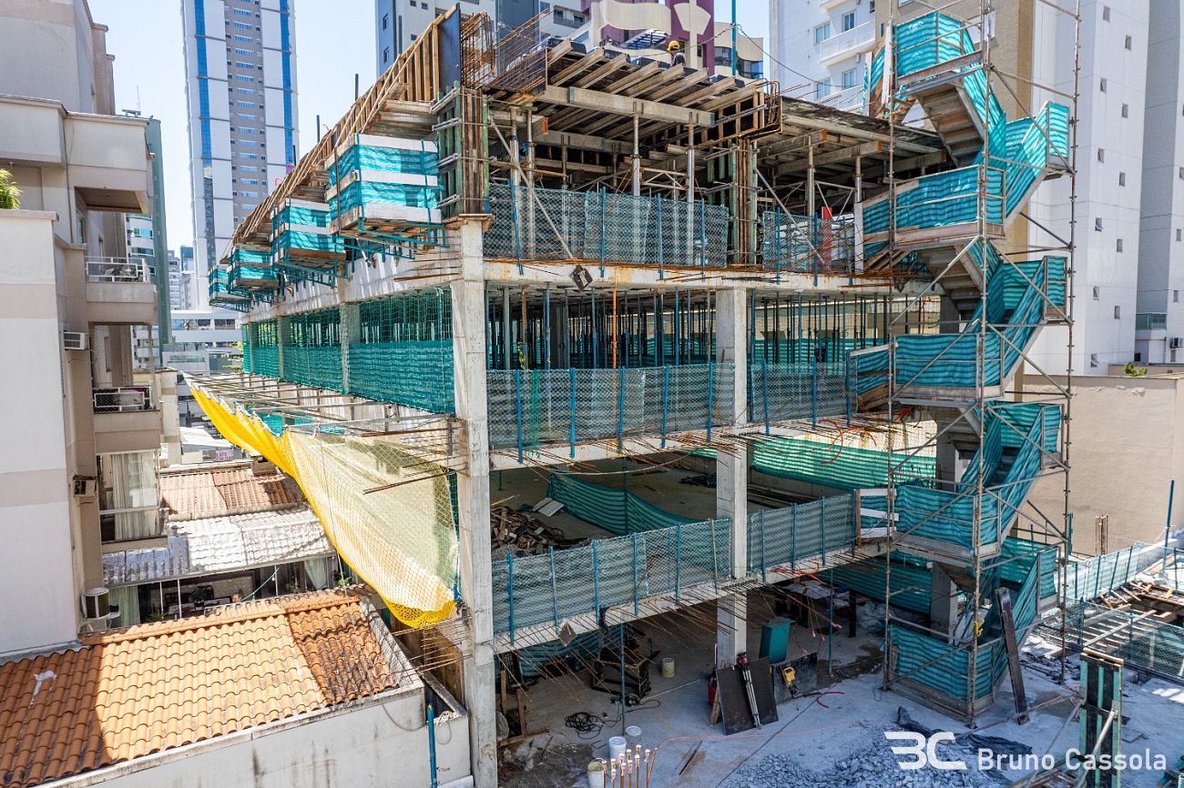 ICONIC TOWER - FG: ANDAR ALTO ACIMA DO 54º - Bruno Cassola