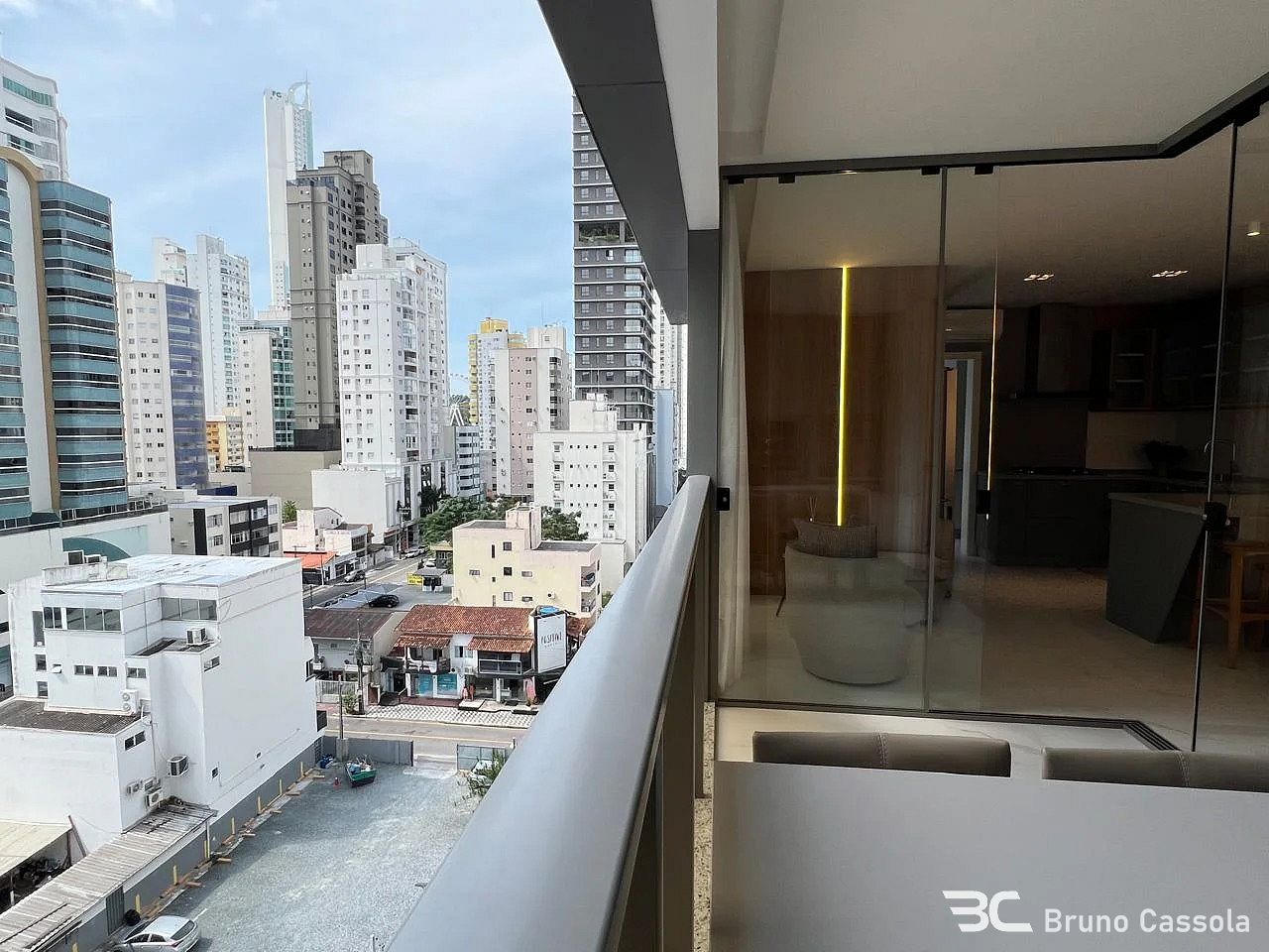 Apartamento no Edifício Las Brisas à Venda em Balneário Camboriú - FINAMENTE MOBILIADO E DECORADO